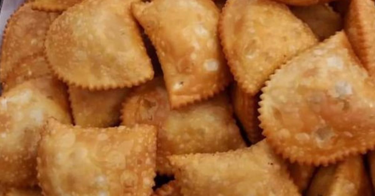 Massa de pastel caseira, muito fácil e fica super crocante! - Água na Boca