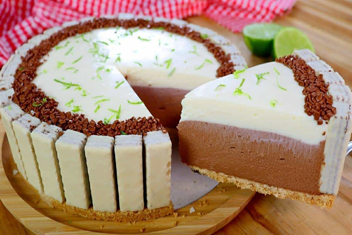 Torta de limão com Bis e mousse de chocolate uma sobremesa ...