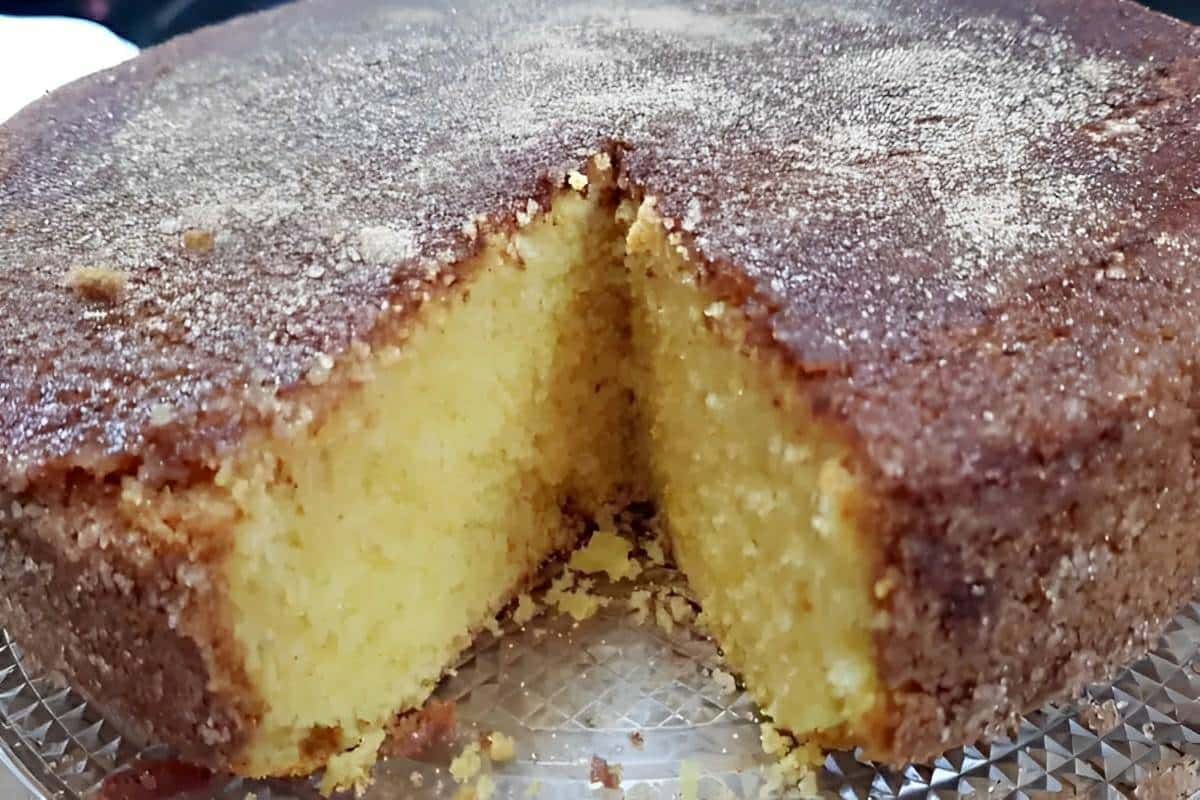 Bolo de fubá com casquinha de açúcar e canela fofinho delicioso e ...